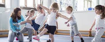 ALL YEARS PERFORMANCE @ QUEENS HILL PRIMARY SCHOOL – Mini Moons Creative Co